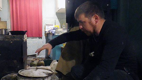 🏡 ДОМ В ДЕРЕВНЕ: СПУСТИЛСЯ ПОД ПОЛ И НЕ ПОВЕРИЛ СВОИМ ГЛАЗАМ | СДАЛ МЕТАЛЛ | Holzfforma