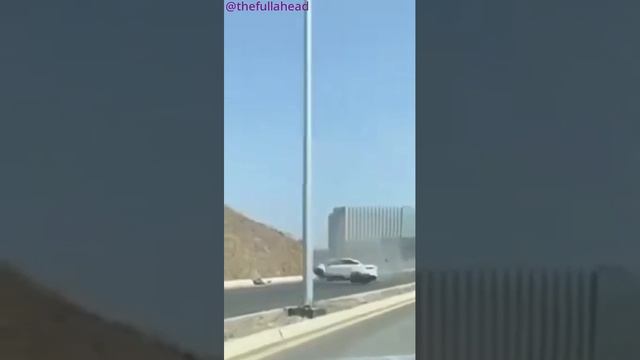 Вылетел из машины.