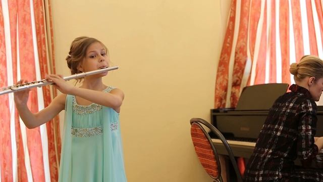 Ю. Должиков Ностальгия, исп. Виктория Макарова, 9 лет