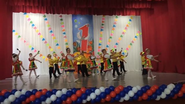 Хороши весной в саду цветочки.  Группа Радость Ст Григорополисская автор ролика Кравцова Ольга