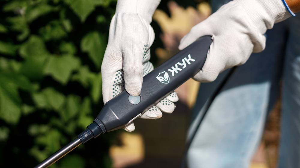 Плечевой аккумуляторный опрыскиватель 3в1 ЖУК Fly_промо