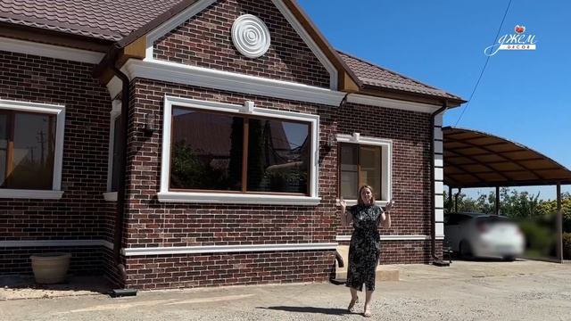 Видеообзор. Два уютных одноэтажных дома, оформлены фасадным декором компании Джем Decor