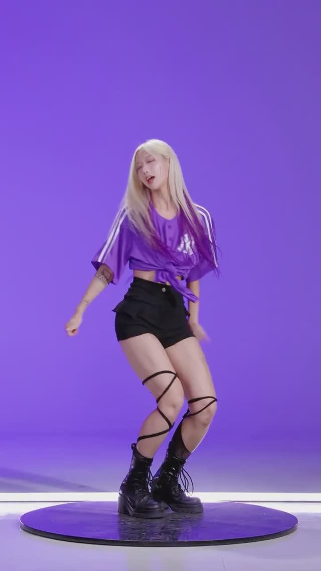 Зажигалочка азиатка танцует