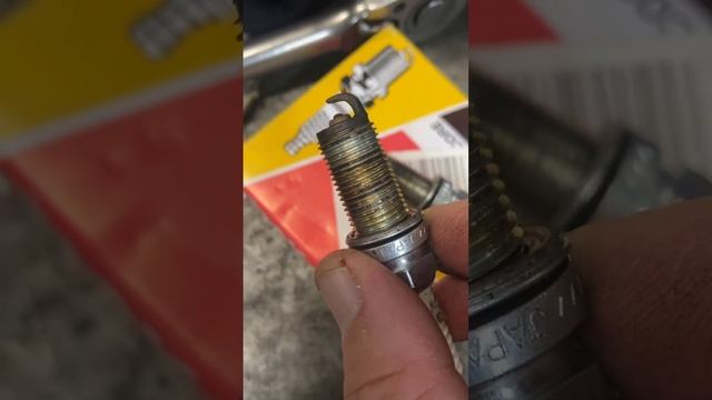 Нисса ноут Nissan Note 2007 год, сделал ТО с заменой всех жидкостей и свечей зажигания.