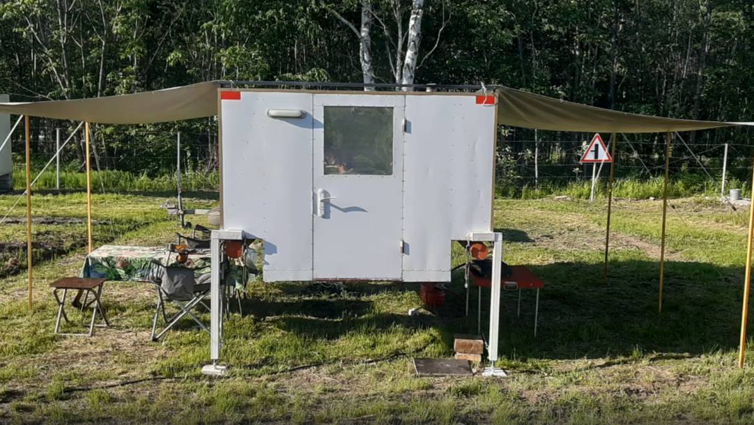 ЖИВЁМ В ЖИЛОМ МОДУЛЕ . МОНТАЖ ПРОФЛИСТА СВОИМИ РУКАМИ.