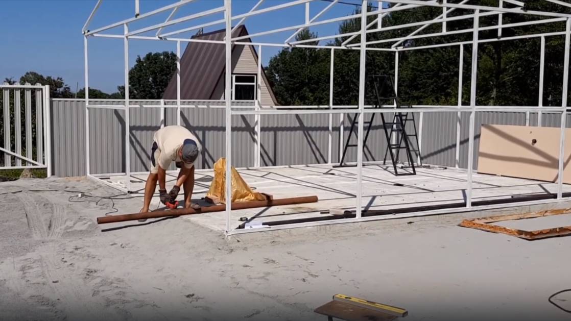 Строим гараж 5,5 * 7 с навесом .  Строим навес. #гараж #строительство