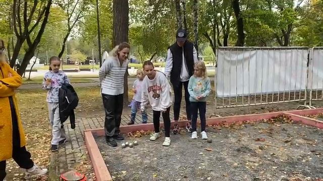 Играем с детьми в петанк в Кузьминках