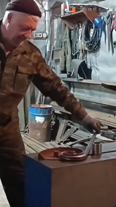 #Сделали художественной #ковкой мосток через ручей. #своимируками #холодная #ковка