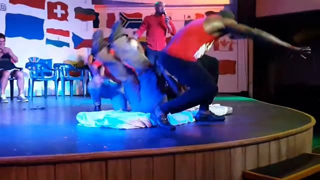 Вечернее шоу в отеле BelleVue