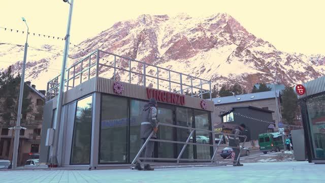 Модульное Кафе "Винченцо" на поляне Азау, Эльбрус