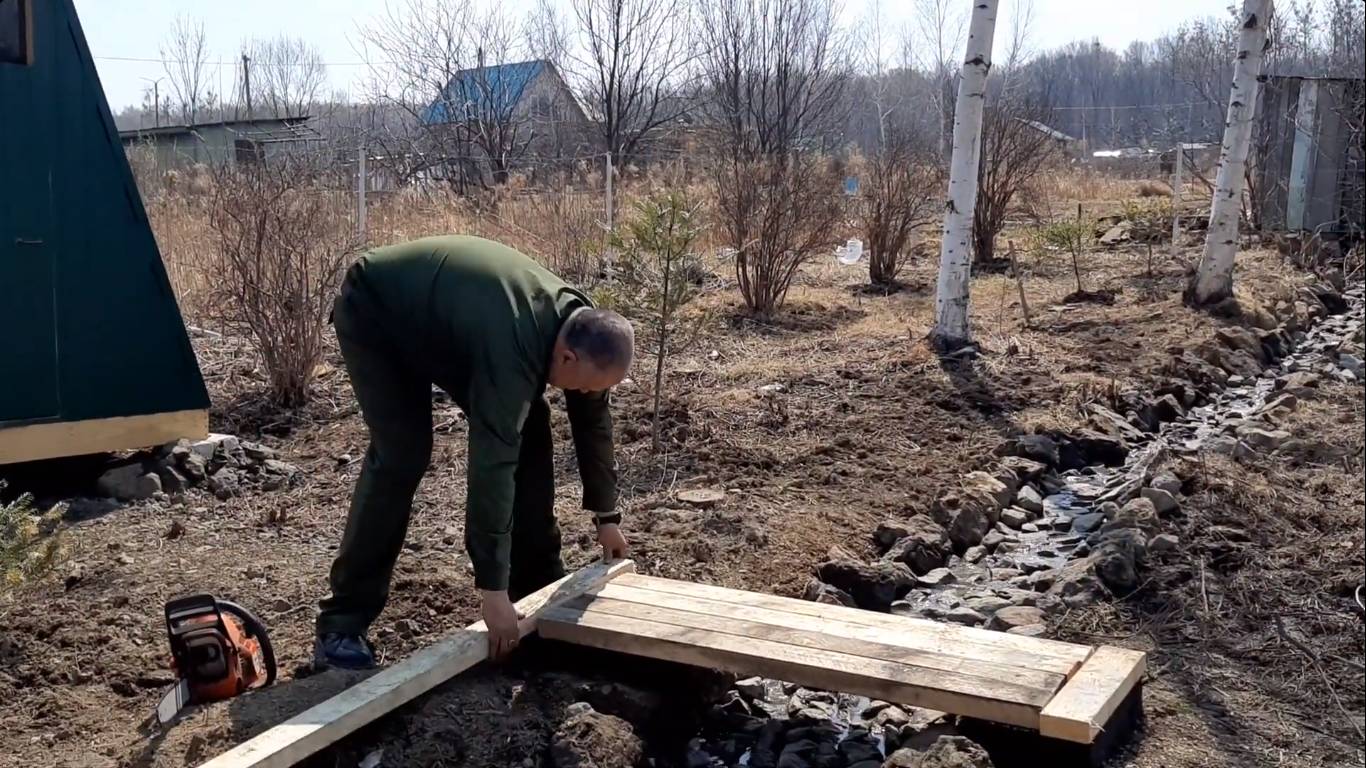 ОБЛАГОРАЖИВАНИЕ РОДНИКА ТЕКУЩЕГО ЧЕРЕЗ НАШ УЧАСТОК.