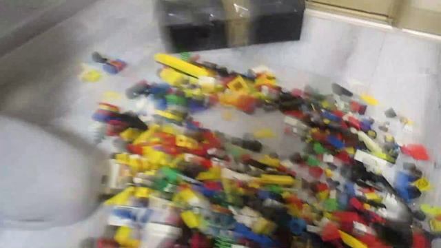 Рома и папа: путешествие за коробкой старого Lego