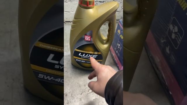 BMW E90 2007 года. Малое ТО с заменой свечей зажигания.