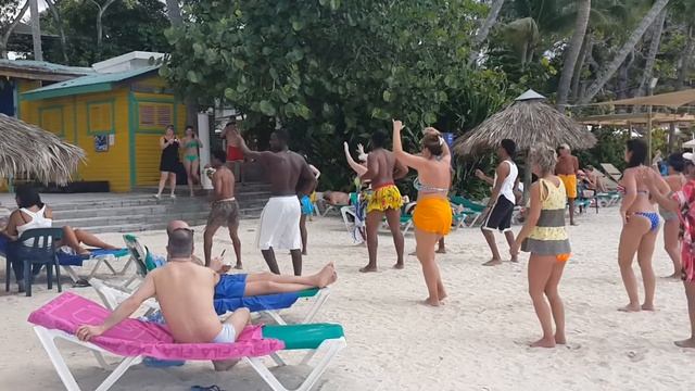 Танцы на Boca chica beach
