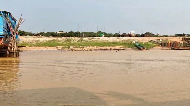 Поездка на плавучую деревню на озере Тонле Сап в Камбождии