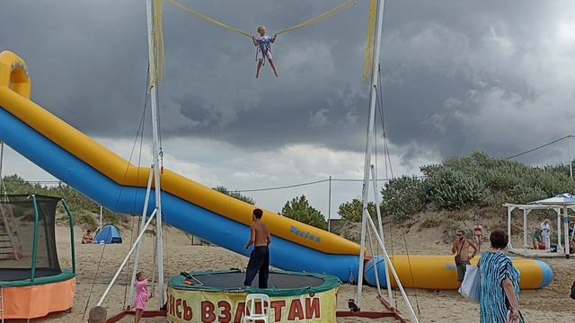 Обычный день на отдыхе в Джемете: пляж, море и батут