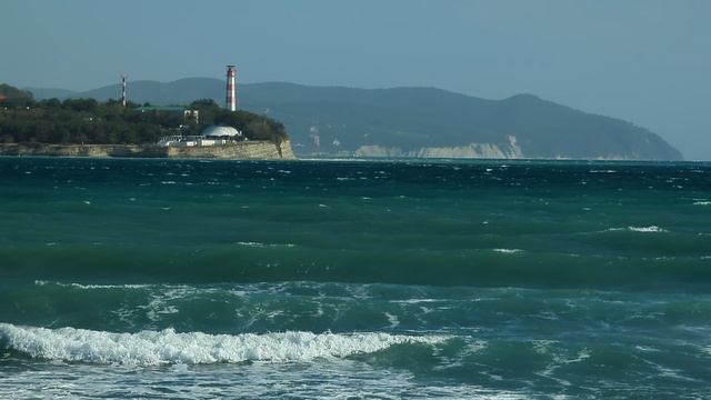 Вид на Геленджикский маяк, шторм! Для тех, кто любит смотреть на море) видео от 30 сентября Бухта