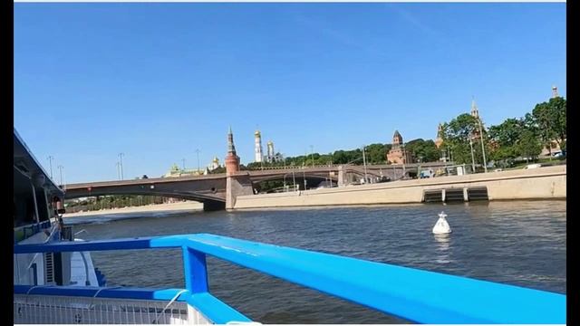 По Москве реке
