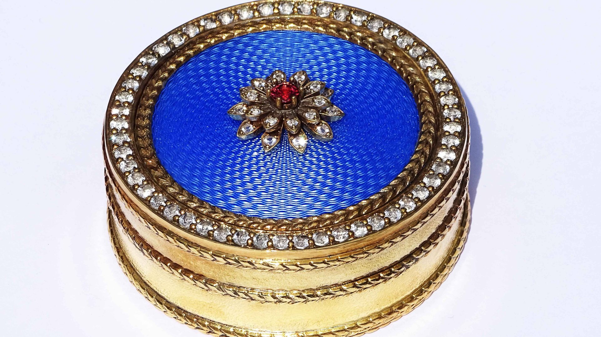 Уникальные Ювелирные изделия золото, серебро, натуральные драгоценные камни, доступная роскошь.