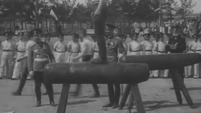 ОМСК. Кадеты занимаются гимнастикой. 1914 год.