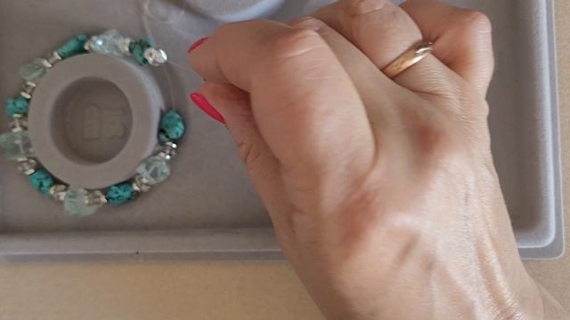 Браслет на резинке.  Как собрать из натуральных камней.