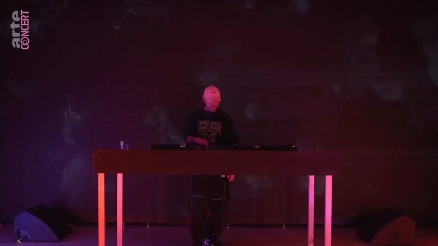 Esposito dans Chat with a DJ