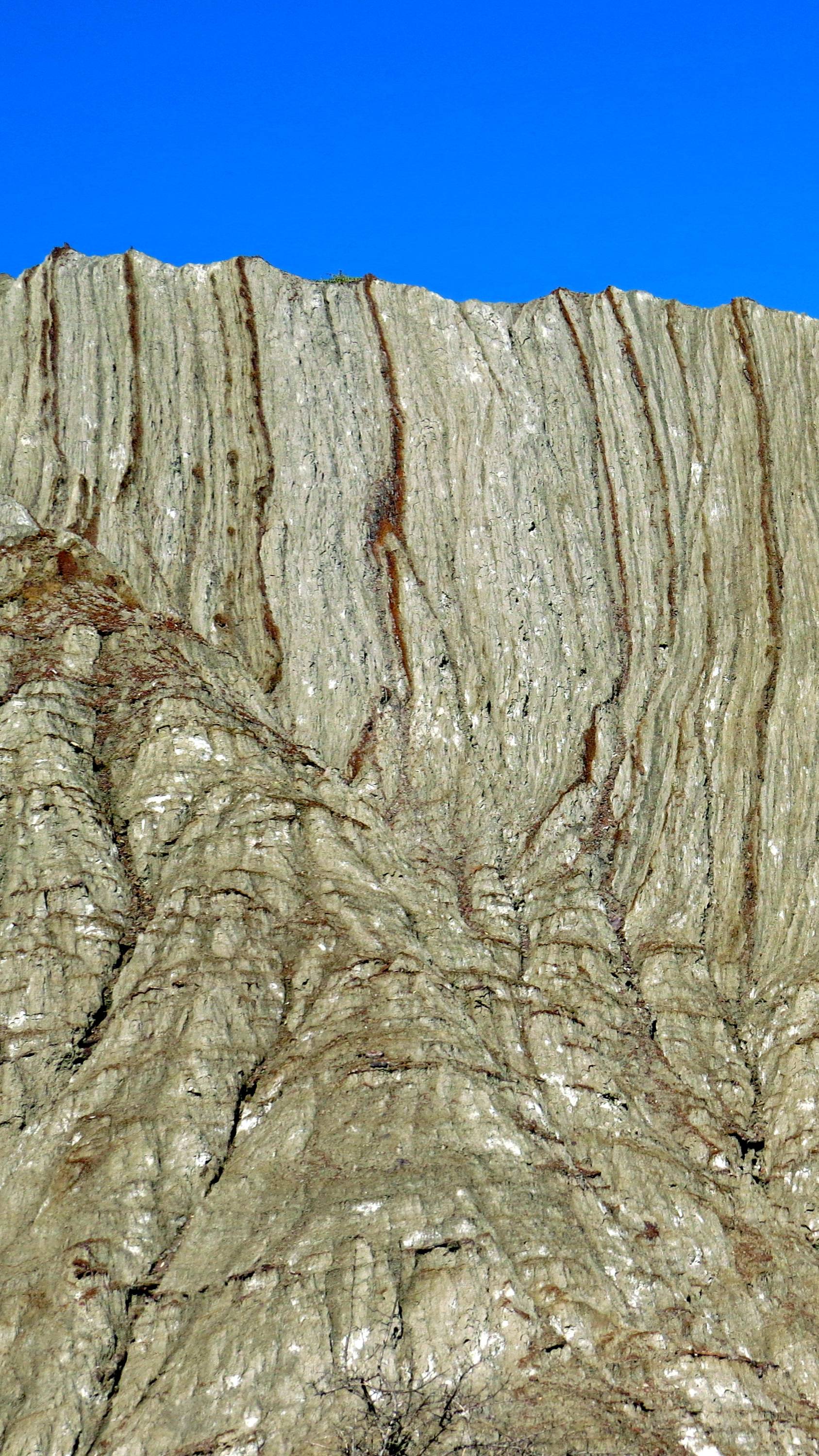 Чем не стены замка! Правда , рассыпятся со временем.