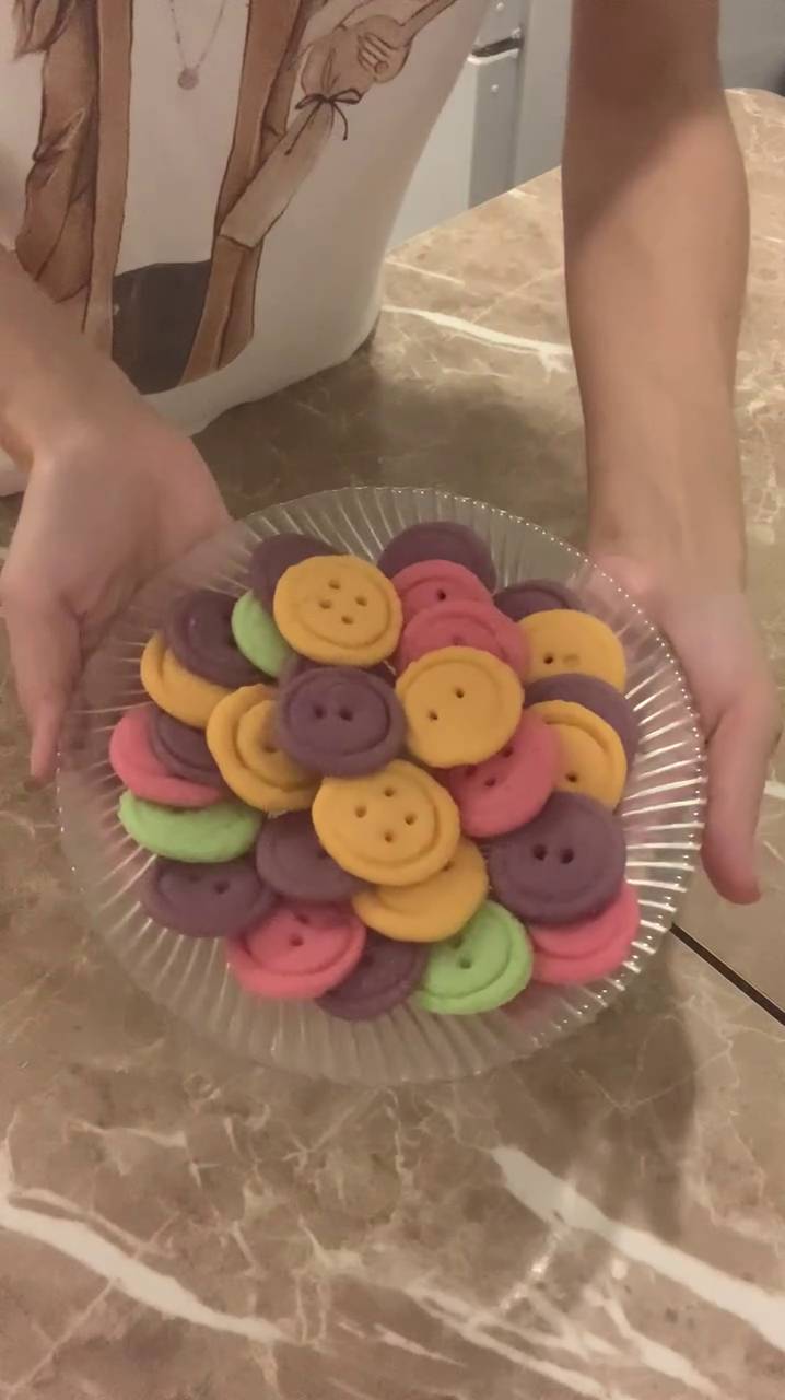 Разноцветное печенье "ПУГОВКИ". Дети обожают это печенье.