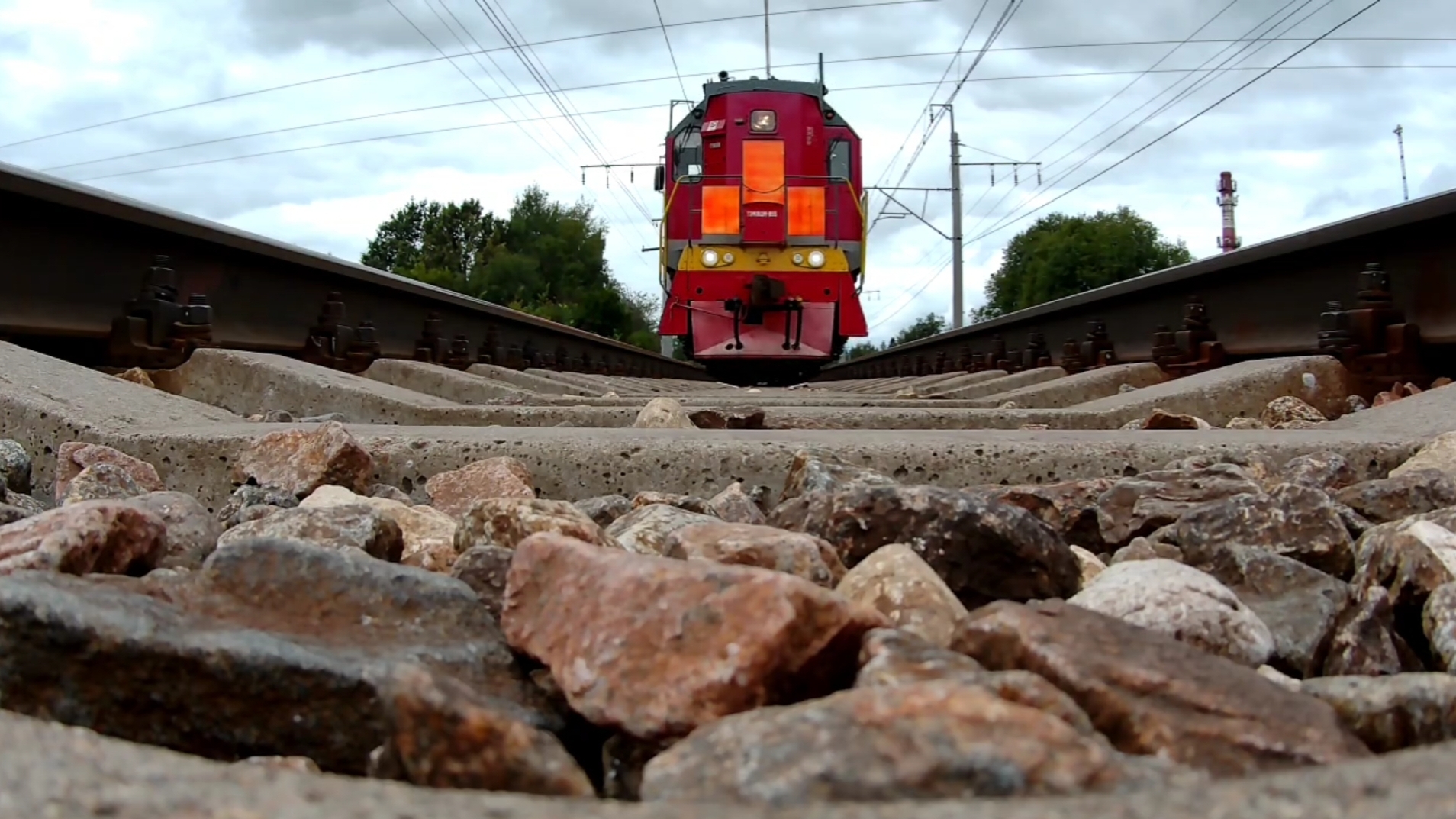 Камера под поездом ,ТЭМ18ДМ - 855 .