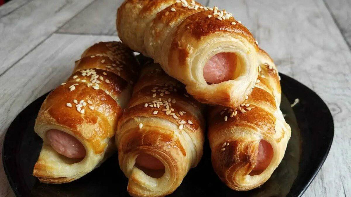 Сосиски в слоёном тесте.