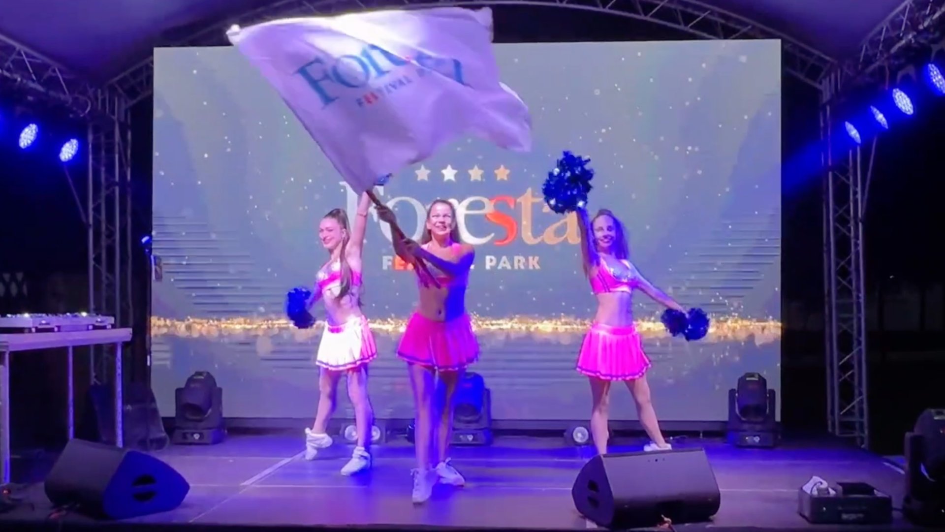 Номер на корпоратив с флагами или помпонами. 
Костюмы можем сшить под корпоративные цвета.