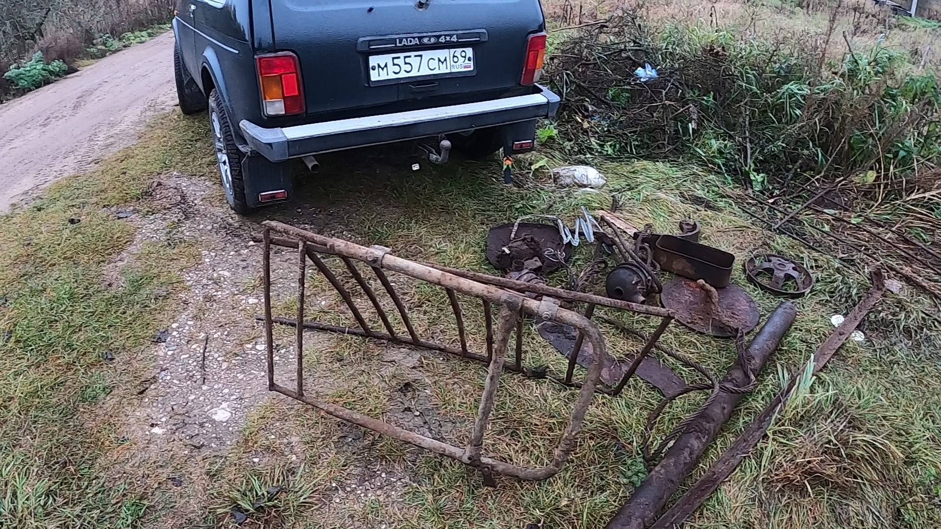 Через поле, мимо свалки к другой пилораме... коп металлолома