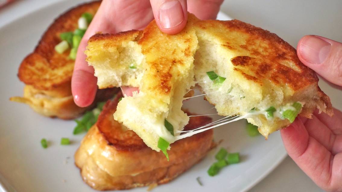 Вкусный завтрак за 5 минут! Гренки с сыром! Вкусно и просто!