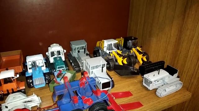 Небольшая коллекция авто 1:43