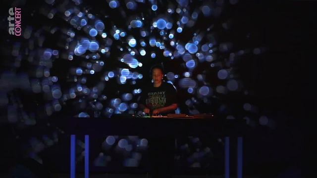 NISSA dans Chat with a DJ