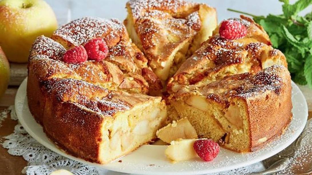 Шарлотка или яблочный пирог.