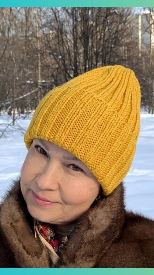 Мастер класс по вязанию спицами Женская зимняя шапка резинкой с отворотом