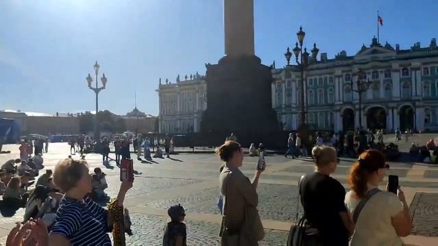 Питер.  Дворцовая площадь.  Таланты.  Их не покажут по ТВ...юрист в отпуске