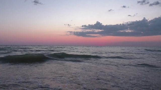 Закат. Солнце садится за море