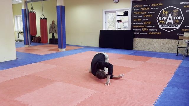 Скручивание корпуса из положение четвереньки