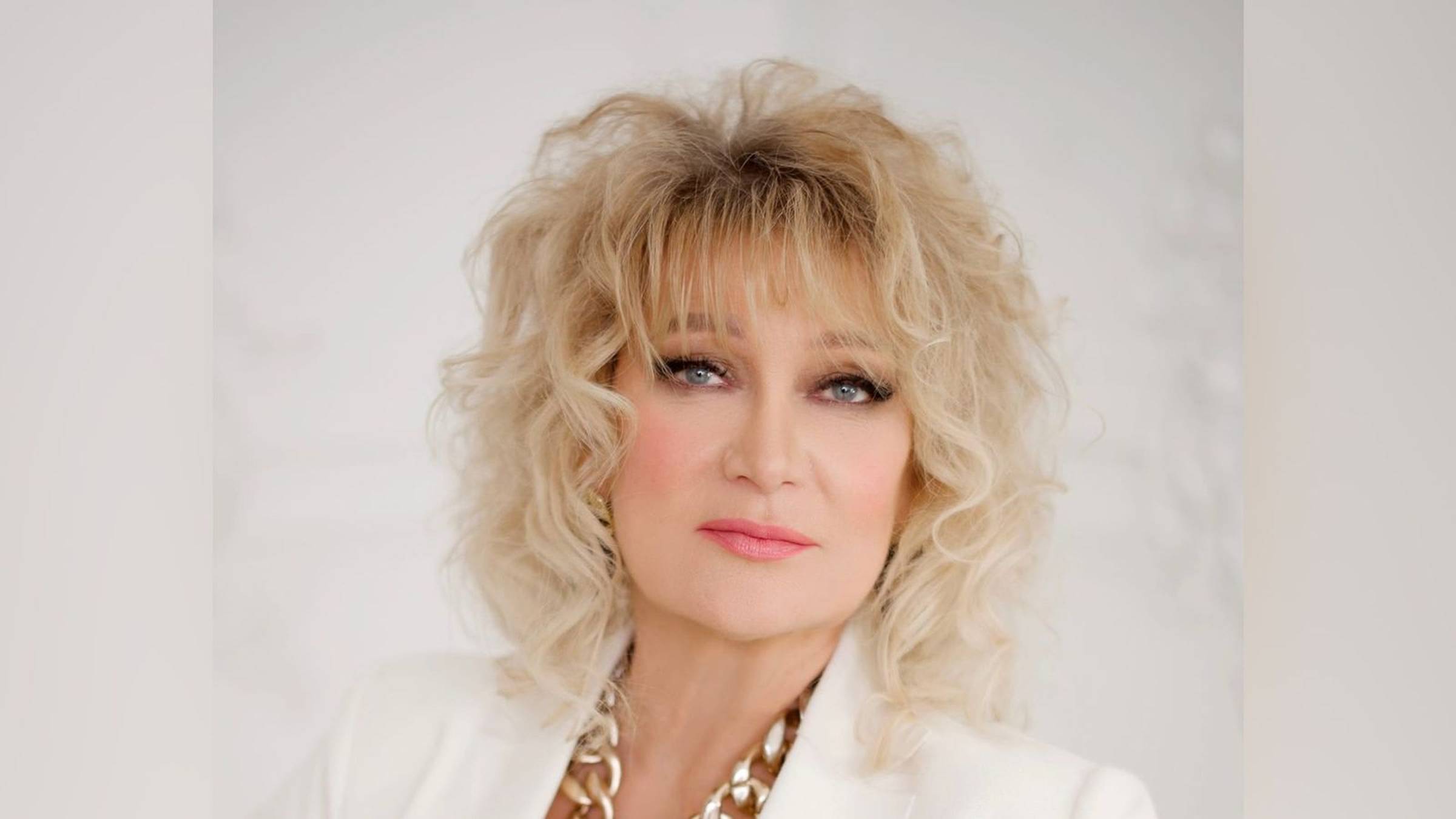 Российская актриса театра и кино Ольга Хохлова в программе "ЭКСКЛЮЗИВНОЕ ИНТЕРВЬЮ" от 07.10.2024