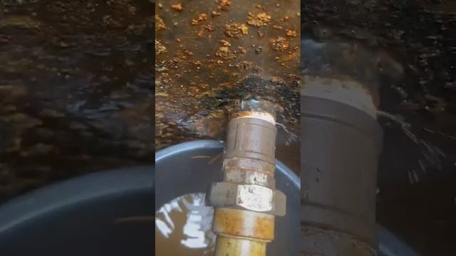 Повреждение металлического кессона скважины