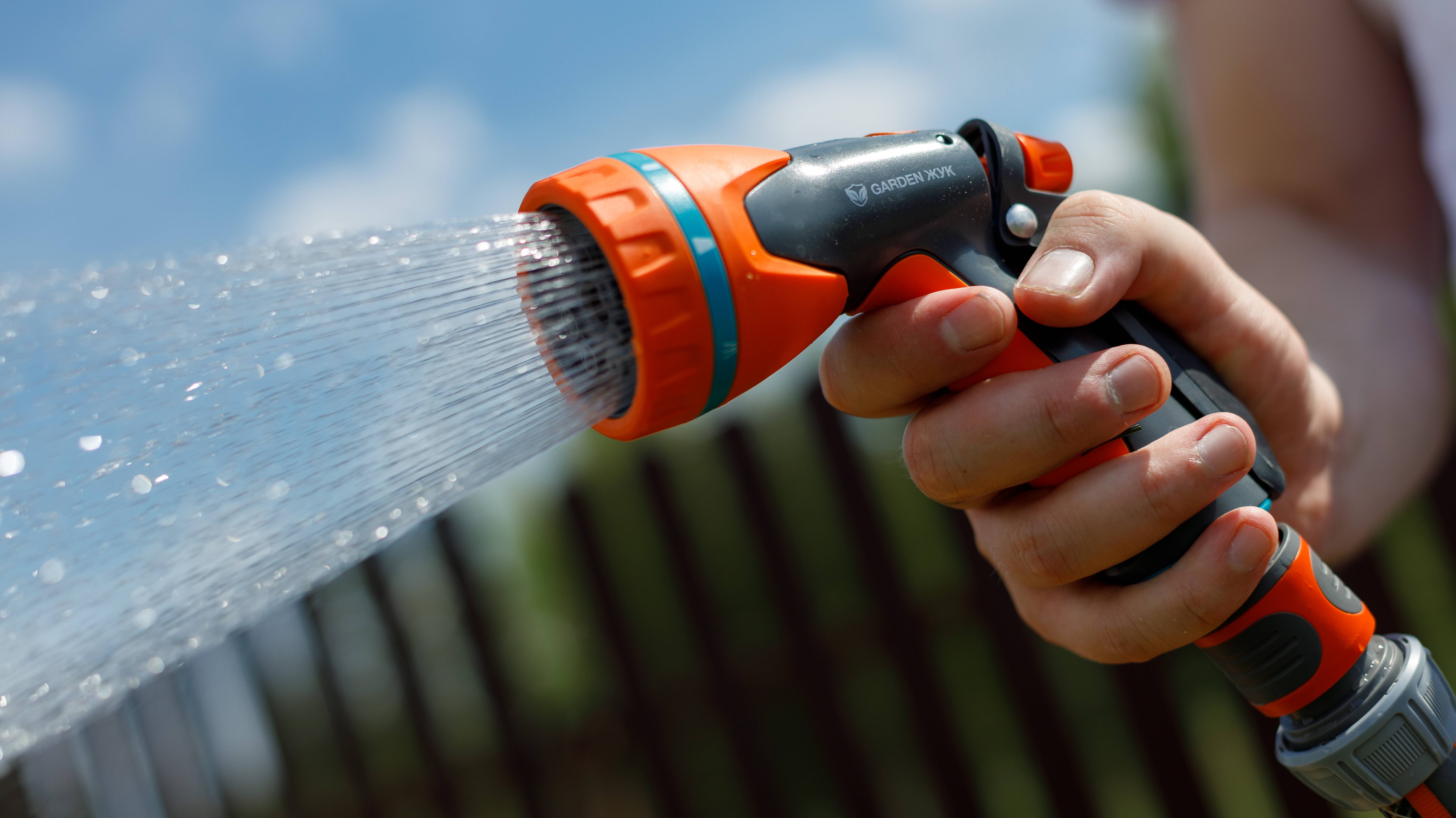 Пистолет поливочный многофункциональный 8в1 GARDEN ЖУК