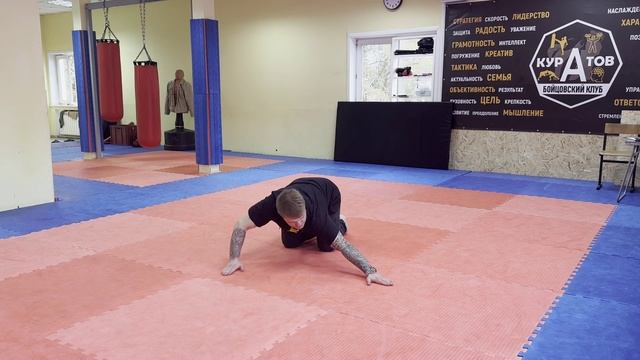 Растяжка плеч