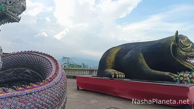 Храм на горе Wat Phrathat Doi Khao Kwai в Чианграе