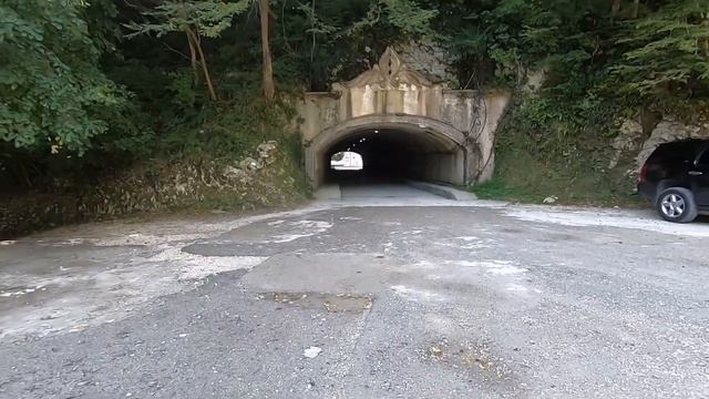 #11 В Абхазию на пикапе: Заброшенная ж/д станция Псырцха, Грот Симона Кананита