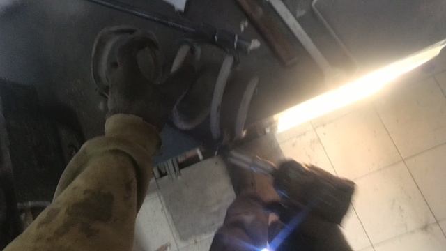 KIA. Sportage 2. Замена пружин стоек передних.