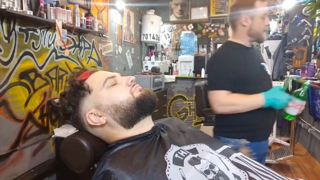 Секреты опасного бритья в 'Тут ли Барр'