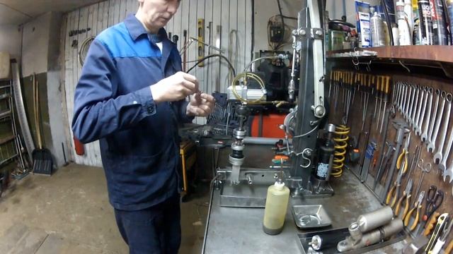 Ремзона #18 - Амортизатор Showa - Замена сальниковой сборки