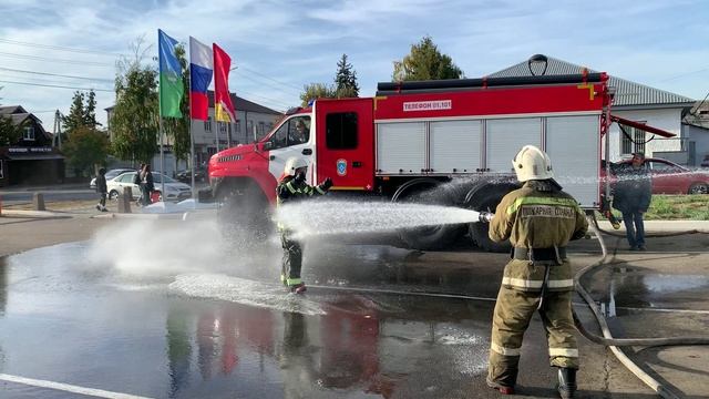 На пенсию соблюдая традиции !